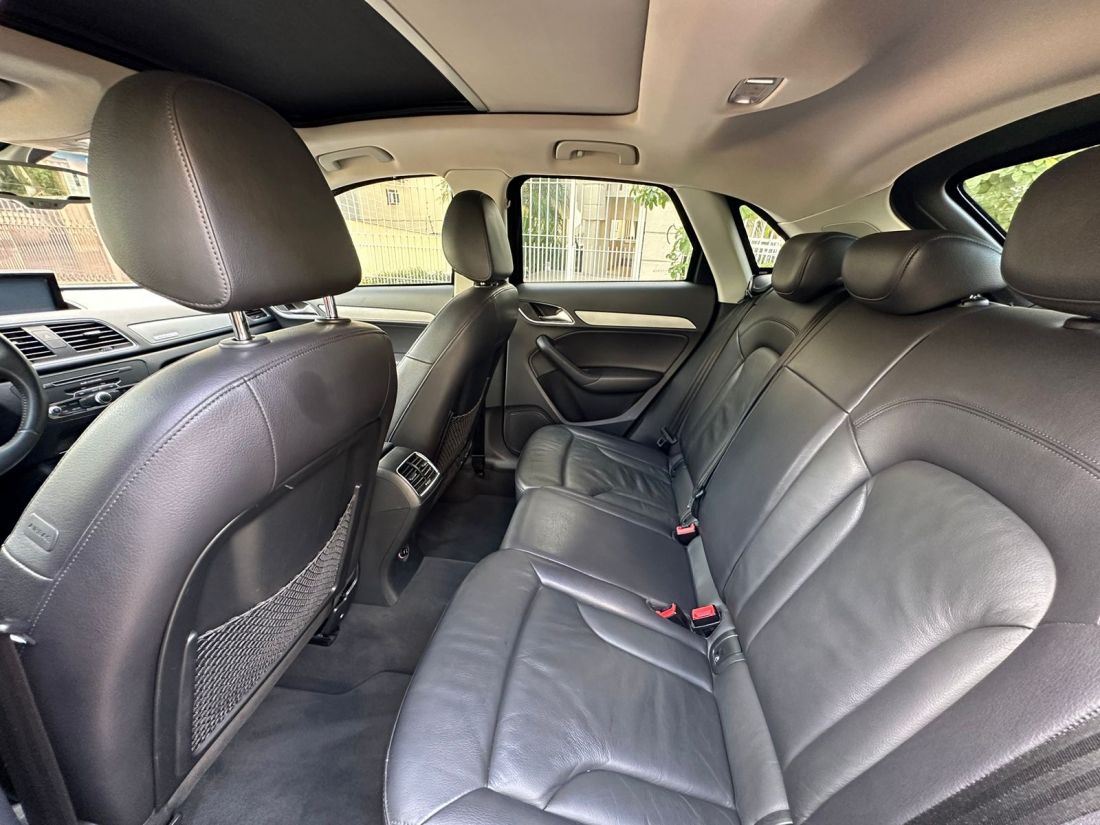 CARMAX - Veículo Q3 2.0 TFSI AMBIENTE QUATTRO S TRONIC !! BLINDADA